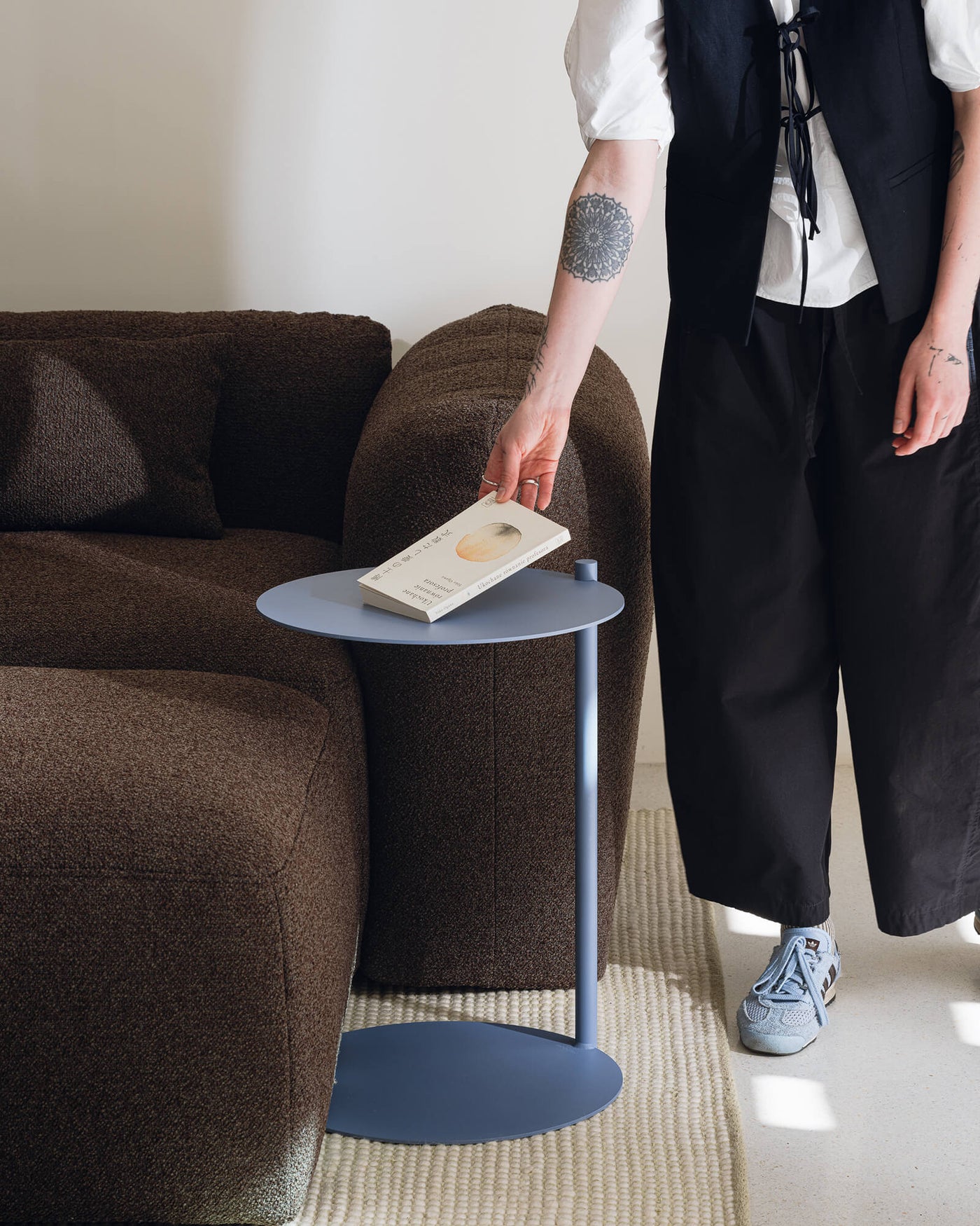 Ande Side Table – light blue - round table for living room - noo.ma