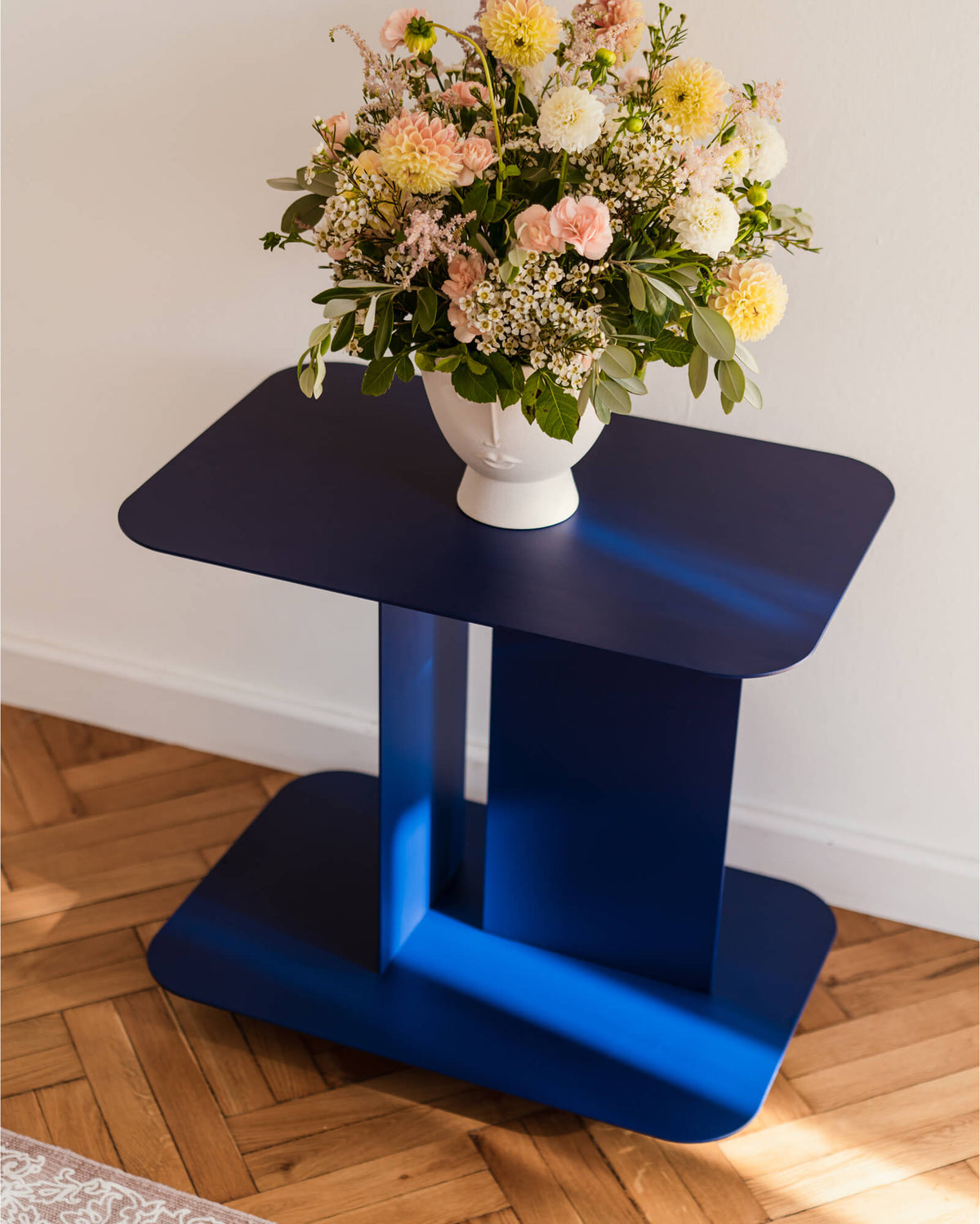 HO Trolley - navy blue, bar trolley for living & dining room - noo.ma