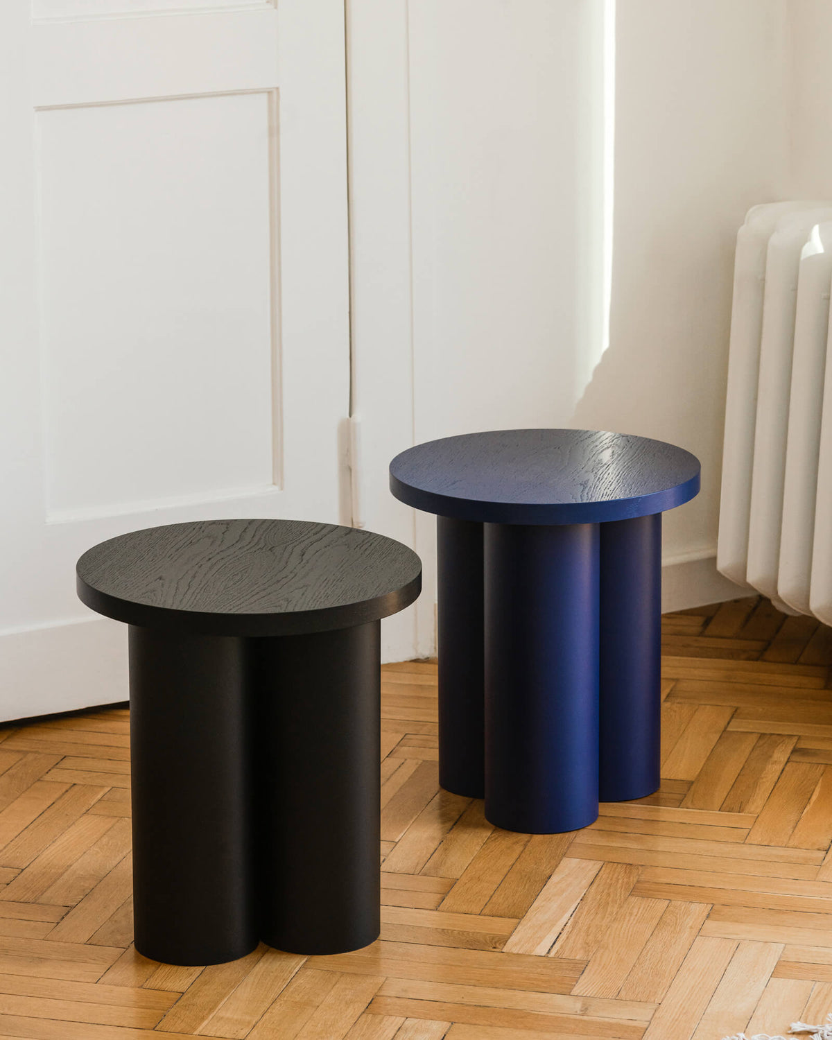 Oly Stool - white, small, round side table for living room - noo.ma