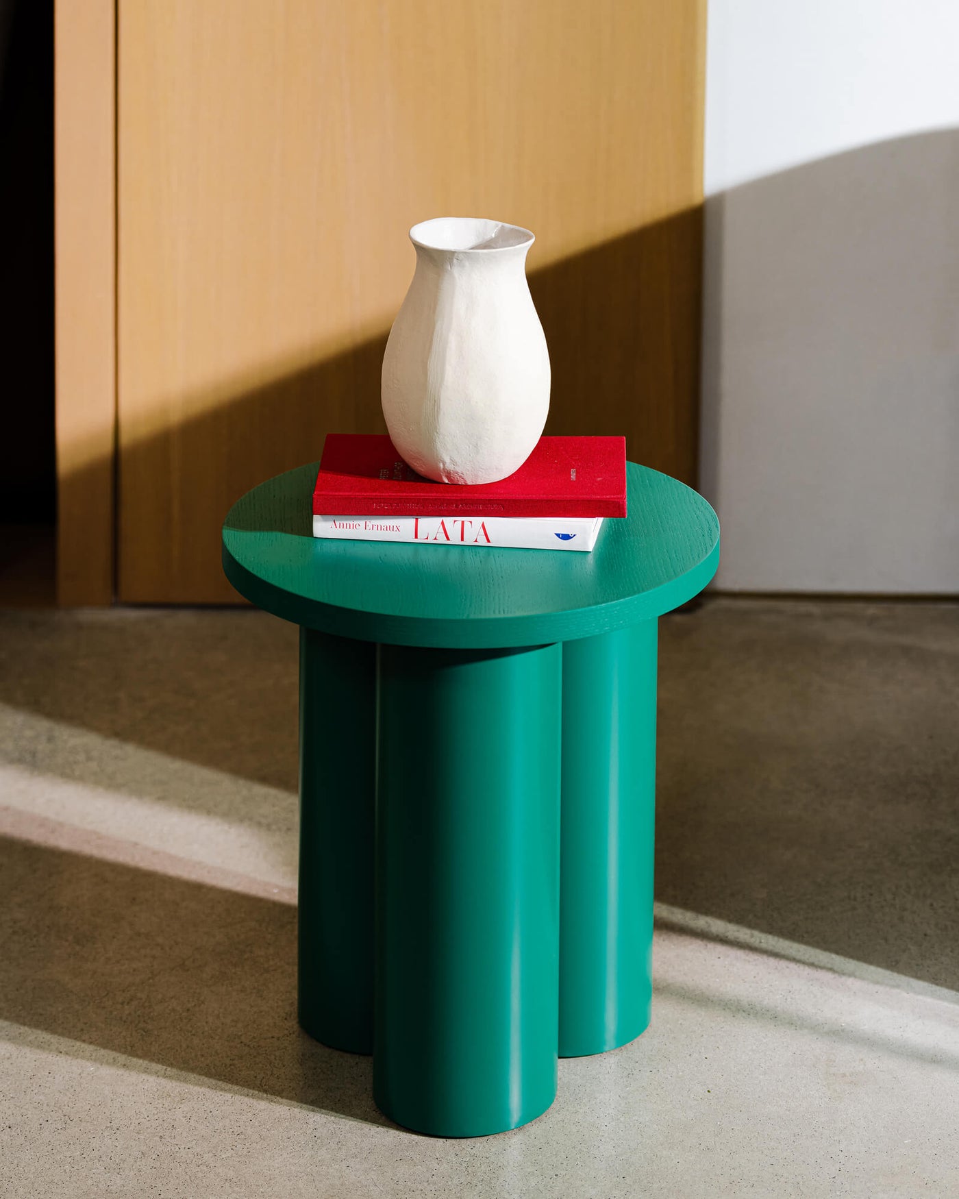 Oly Stool - white, small, round side table for living room - noo.ma