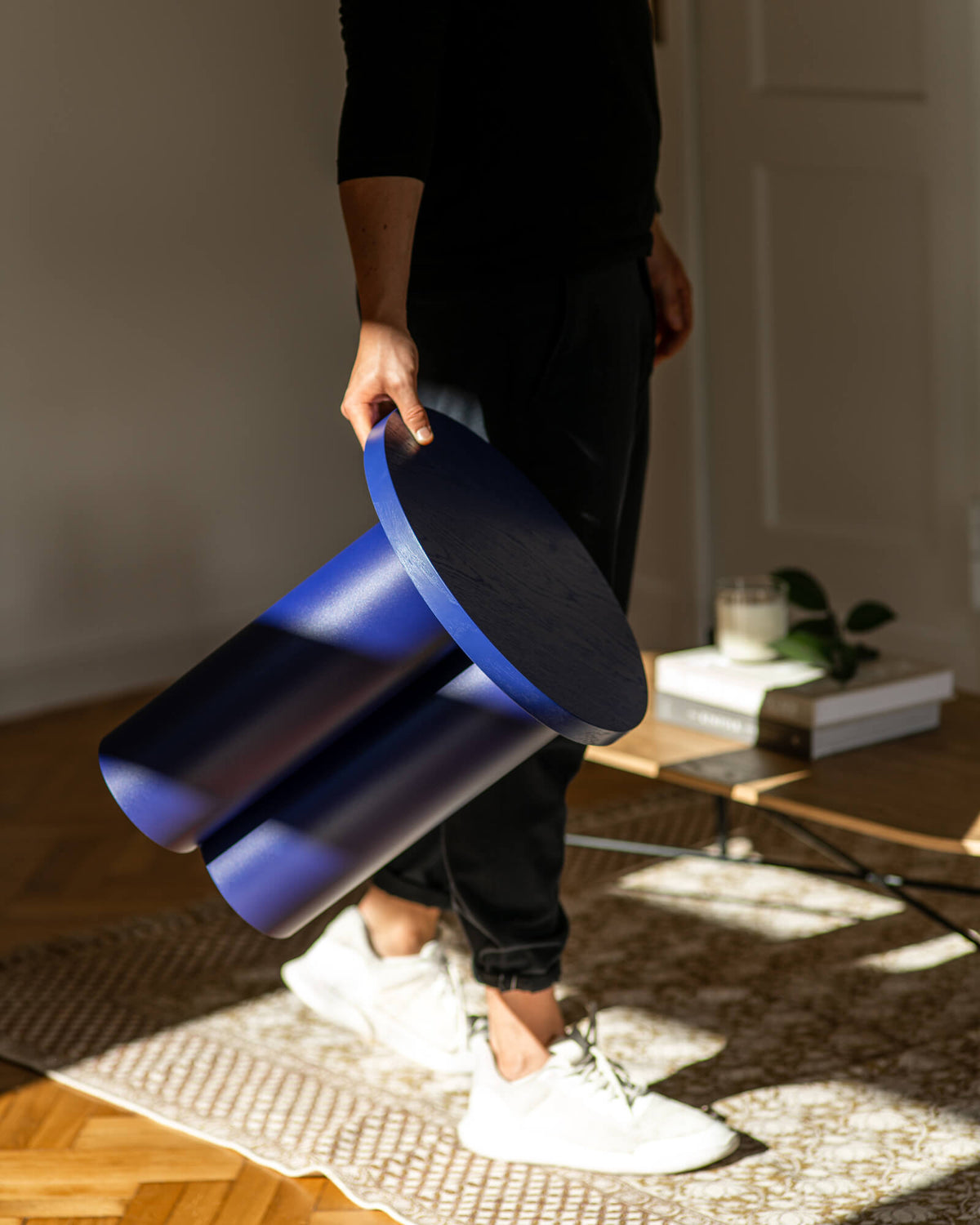 Oly Stool - black, small, round side table for living room - noo.ma